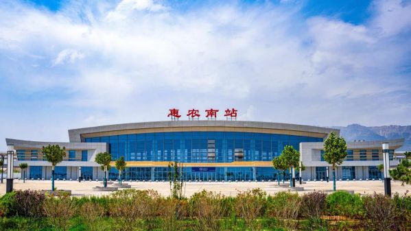 Huiyin Section of Baotou-Yinchuan Railway Opened for Operation