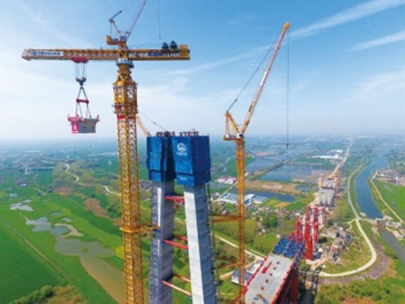 The First Steel Tower of Z3 Main Tower Pier of Maanshan Yangtze River ...